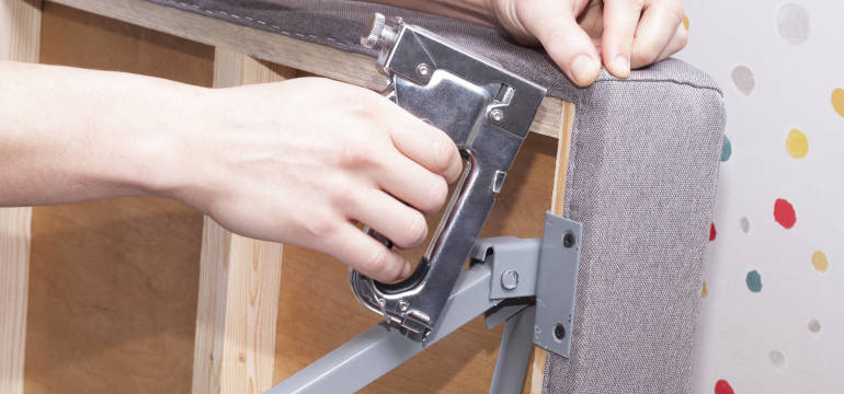 Roman Hoffmann – co warto wiedzieć o okuciach metalowych?