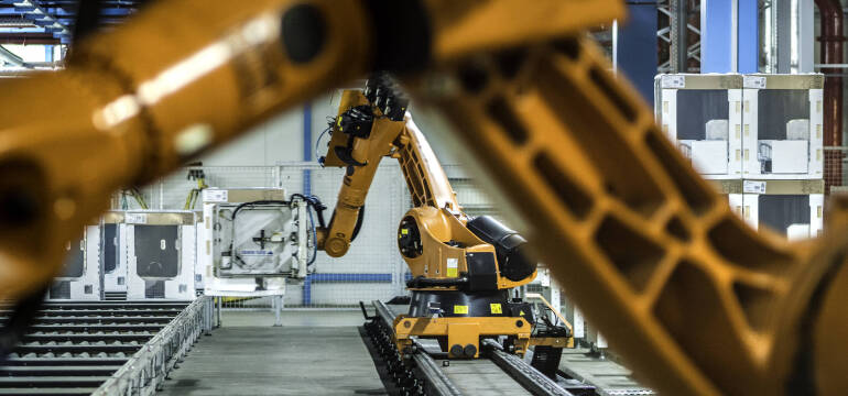 Relokacja linii produkcyjnych – oferta Global Machinery