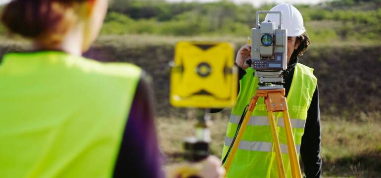 Geodeta – z jakich elementów składa się jego praca? GPE Geodezja