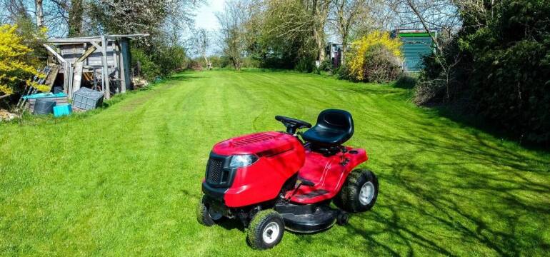 Czy warto zainwestować w traktorek ogrodowy od firmy Taxus?