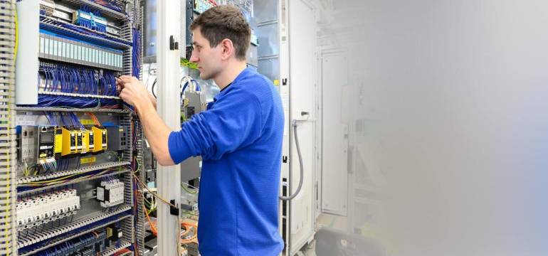 Czym są sterowniki PLC i jak się je dzieli?